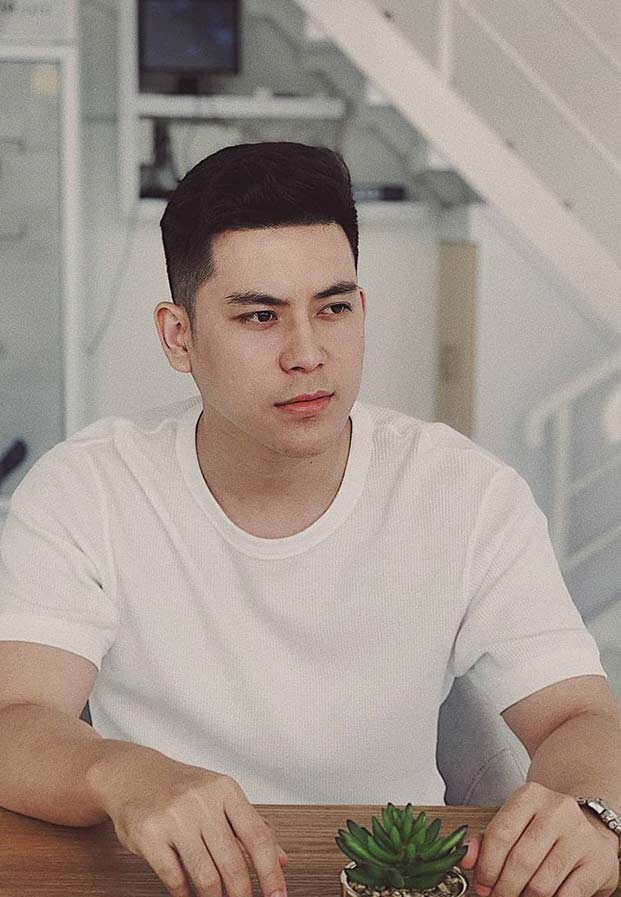 เปิดวาร์ปนายแบบหุ่นแซ่บ คริส กฤษณะ จากเวทีดัง สลัดผ้าถ่ายแบบเซ็กซี่