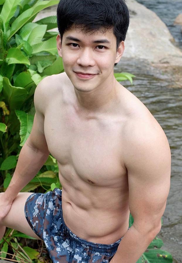 เปิดวาร์ป นายแบบหนุ่มหล่อ มิว วนิชพงศ์ ซิกแพคแน่น แซ่บโดนใจ