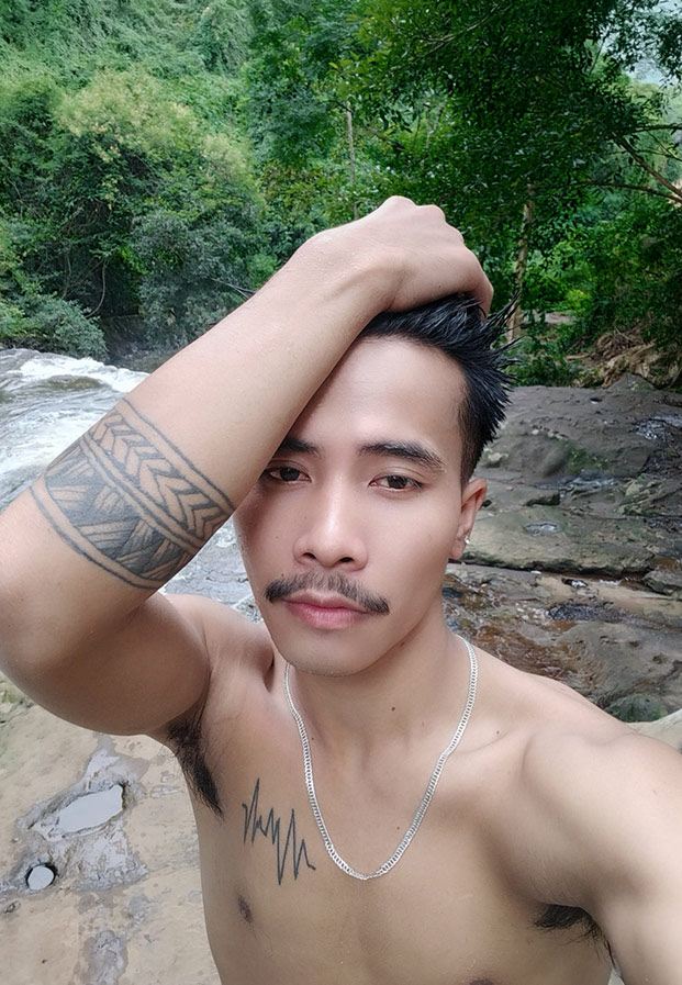 เปิดวาร์ป Phayu Greg payu หนุ่มลาวลำใหญ่ ดาวยั่วทวิต ขวัญใจกะเทยไทย