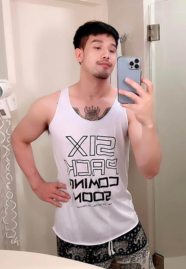 แจกวาร์ปหนุ่มหล่อหน้าใส สก๊อต ซัมเมอร์ ซิกแพคแน่น เป้าตุง