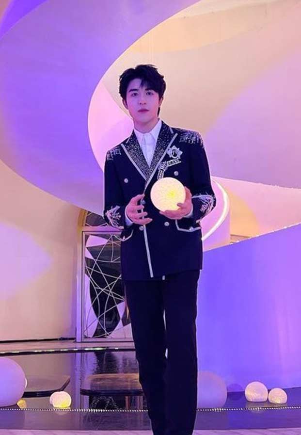 แพทริค INTO1 ศิลปินบอยแบน หล่อออร่าจับ ขวัญใจสาวๆ