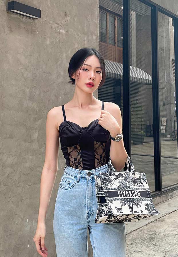 Earn Piyakorn สาวน่ารัก อวดหุ่นเซ็กซี่ ร้อนแรงเกินต้าน