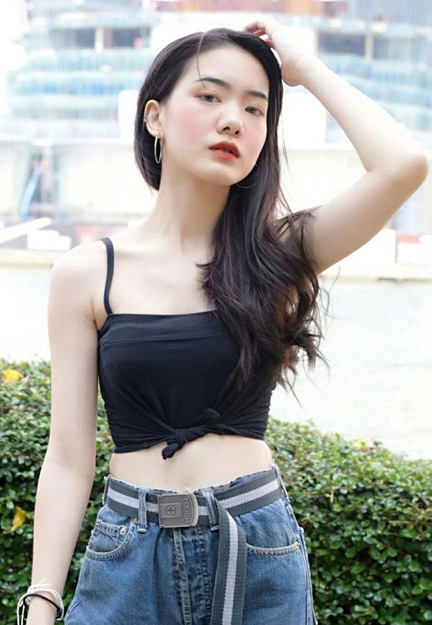 Earn Piyakorn สาวน่ารัก อวดหุ่นเซ็กซี่ ร้อนแรงเกินต้าน