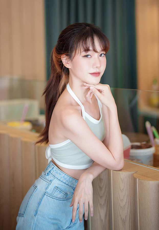 Earn Piyakorn สาวน่ารัก อวดหุ่นเซ็กซี่ ร้อนแรงเกินต้าน