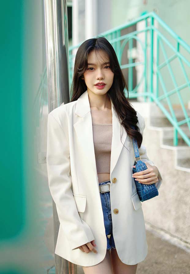 Earn Piyakorn สาวน่ารัก อวดหุ่นเซ็กซี่ ร้อนแรงเกินต้าน