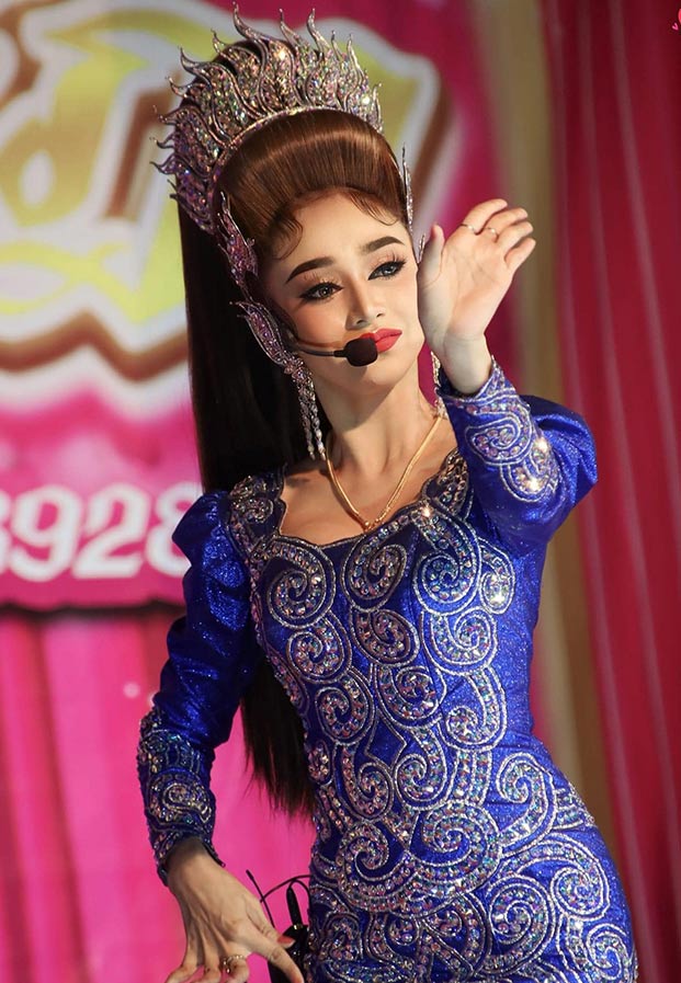 ดำดง นุ่น เนตรชนก ดาวเด่นคณะลิเก ศรรามน้ำเพชร