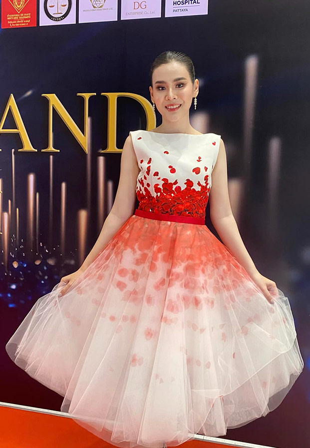 Sarinya Aum น้องอั้มโหนกระแส สาวสวยดาวเด่น แม่ค้าออนไลน์สุดฮอต