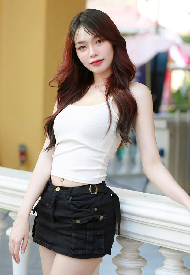 Numnim Phawinee น้องนุ่มนิ่ม นางแบบสวย ลีลาจัดจ้าน