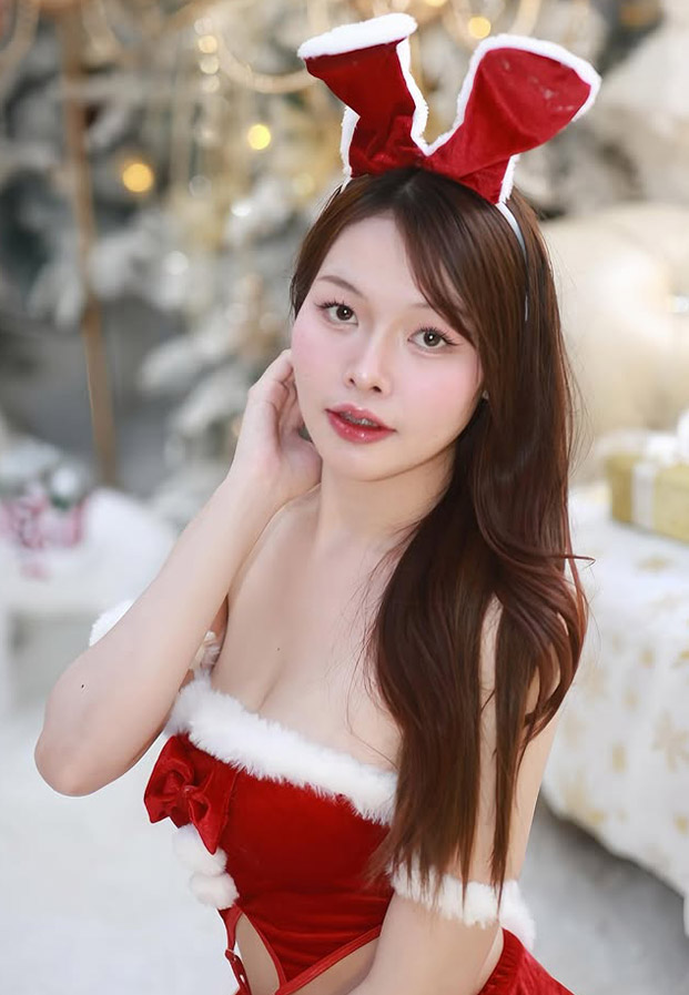 Numnim Phawinee น้องนุ่มนิ่ม นางแบบสวย ลีลาจัดจ้าน