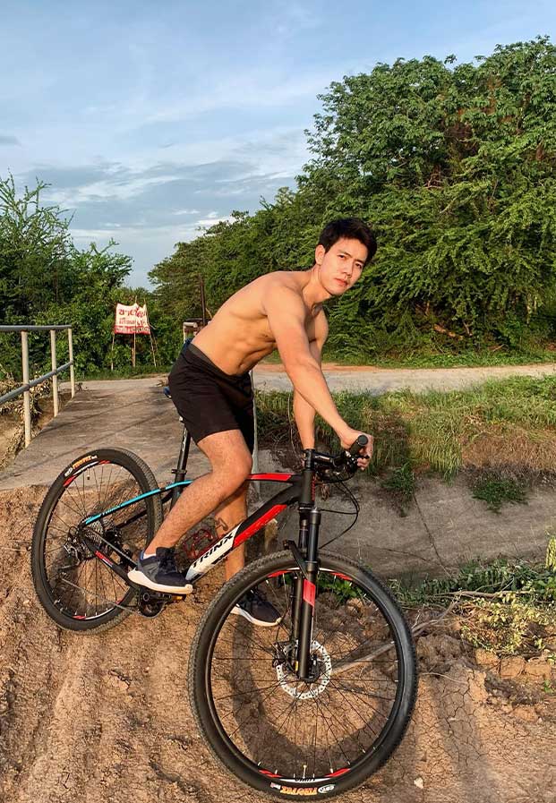 Sky Phanuwat หนุ่มหล่อเข้ม ดีกรีนายแบบหุ่นสวยเซ็กซี่มาก